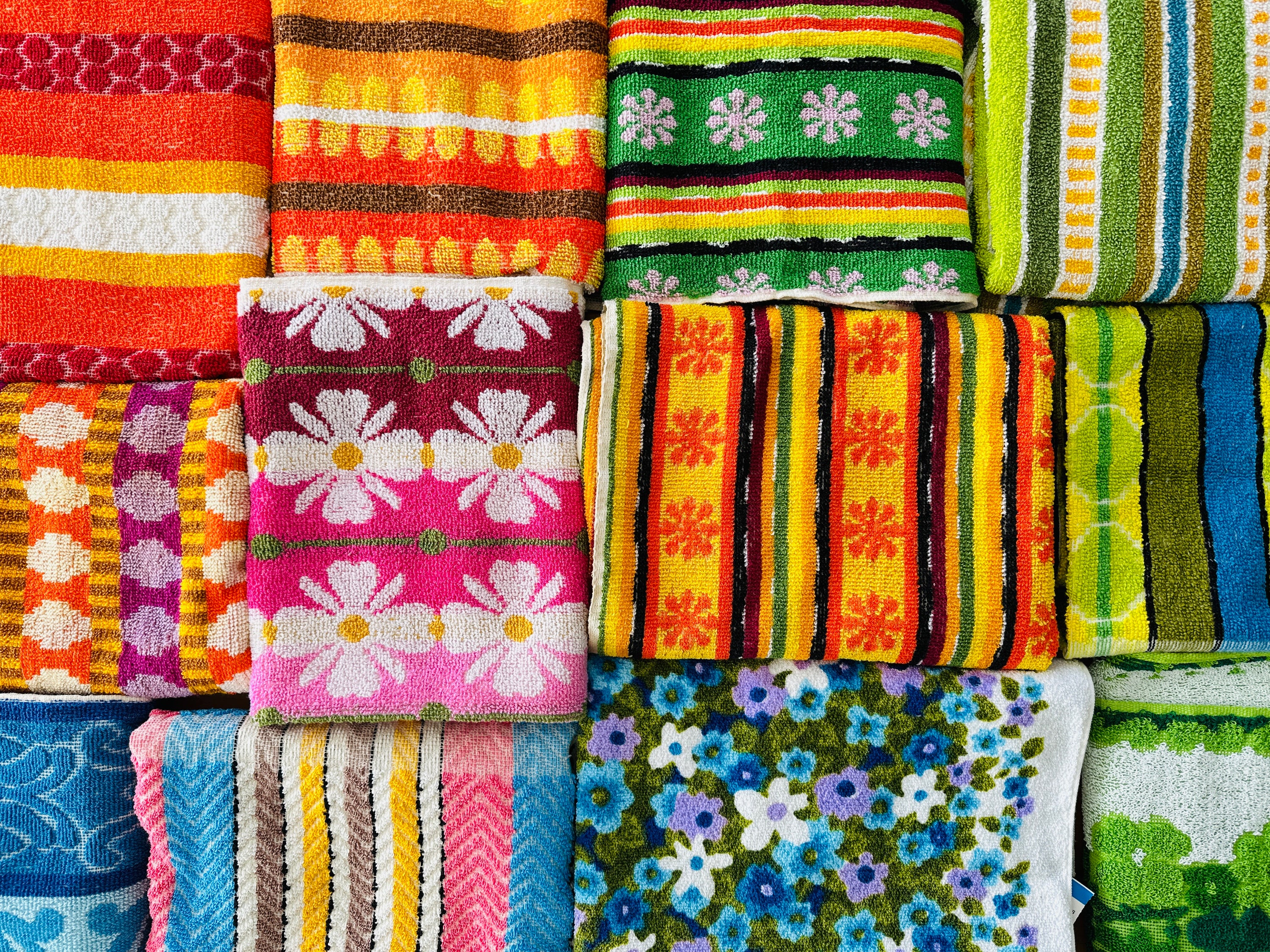 TUPPERWARE – Pink Peacock