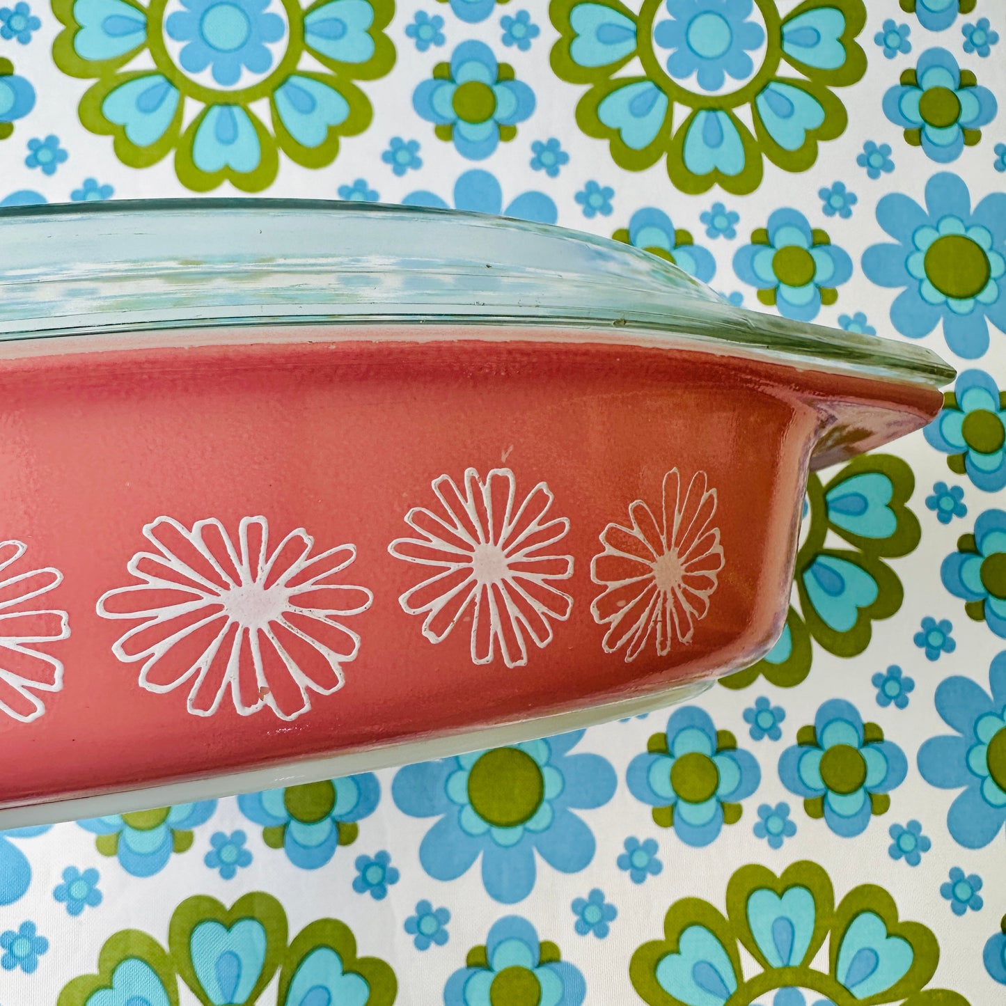 JaJ Pyrex Pink Daisy Gaiety Caserole OVAL – Pink Peacock