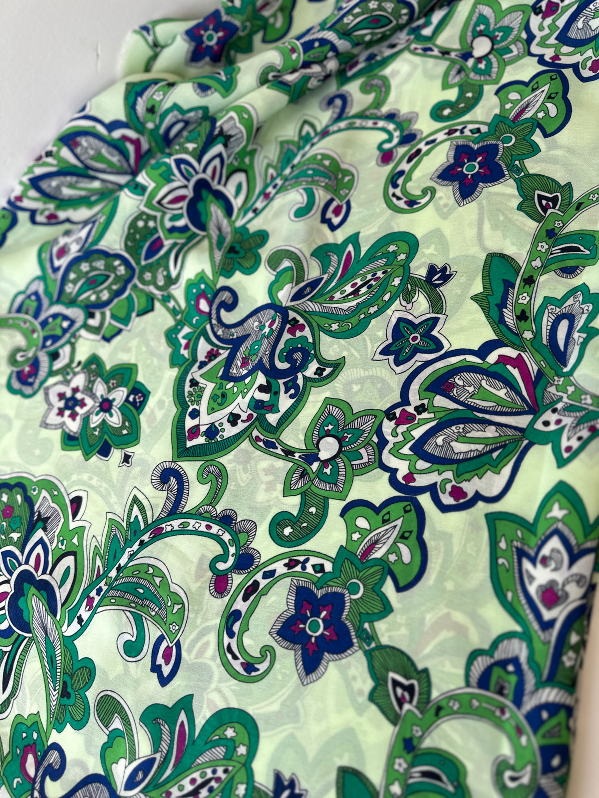 330cms Adorable Green Paisley Fabric – Pink Peacock