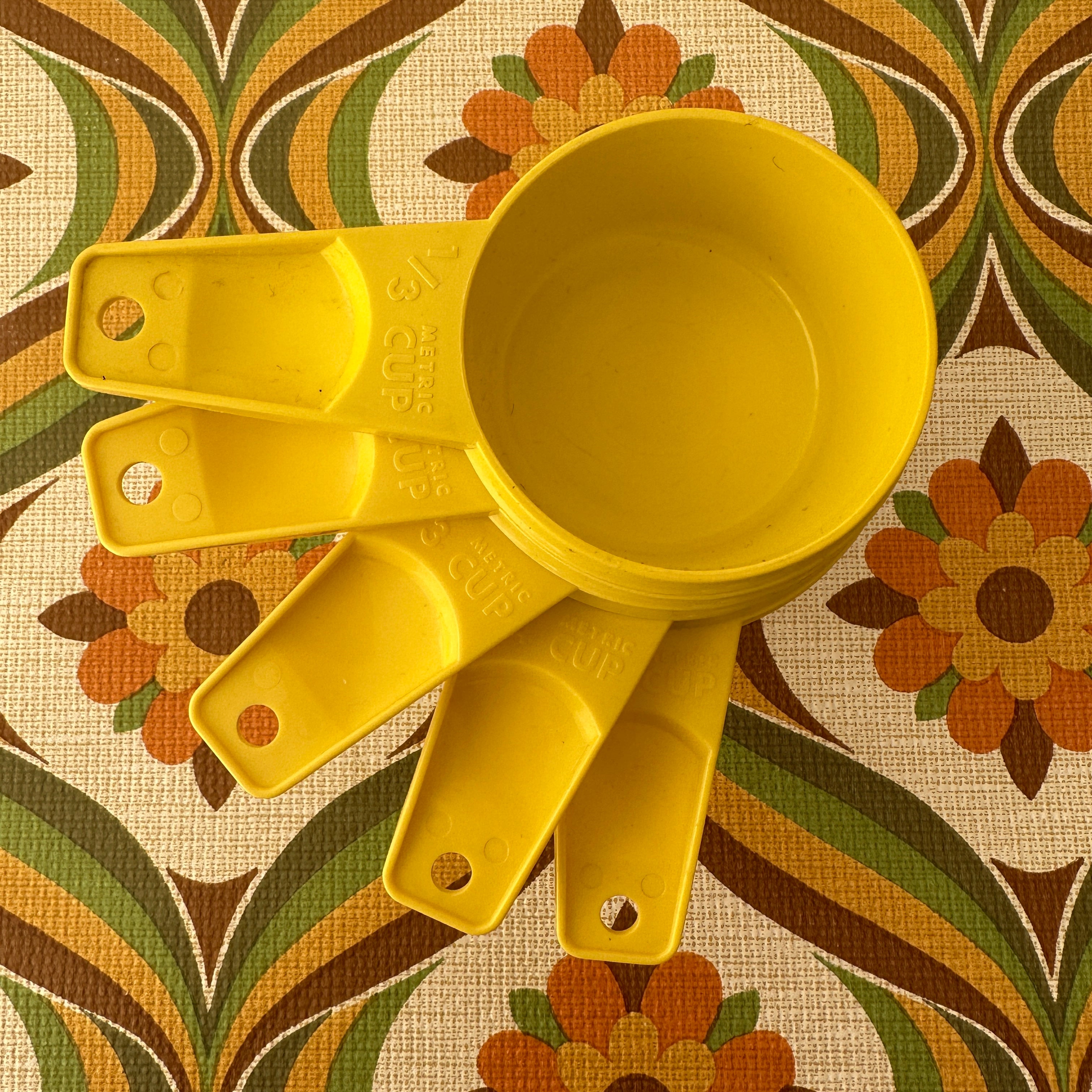 TUPPERWARE Measuring CUPS Retro RETRO – Pink Peacock