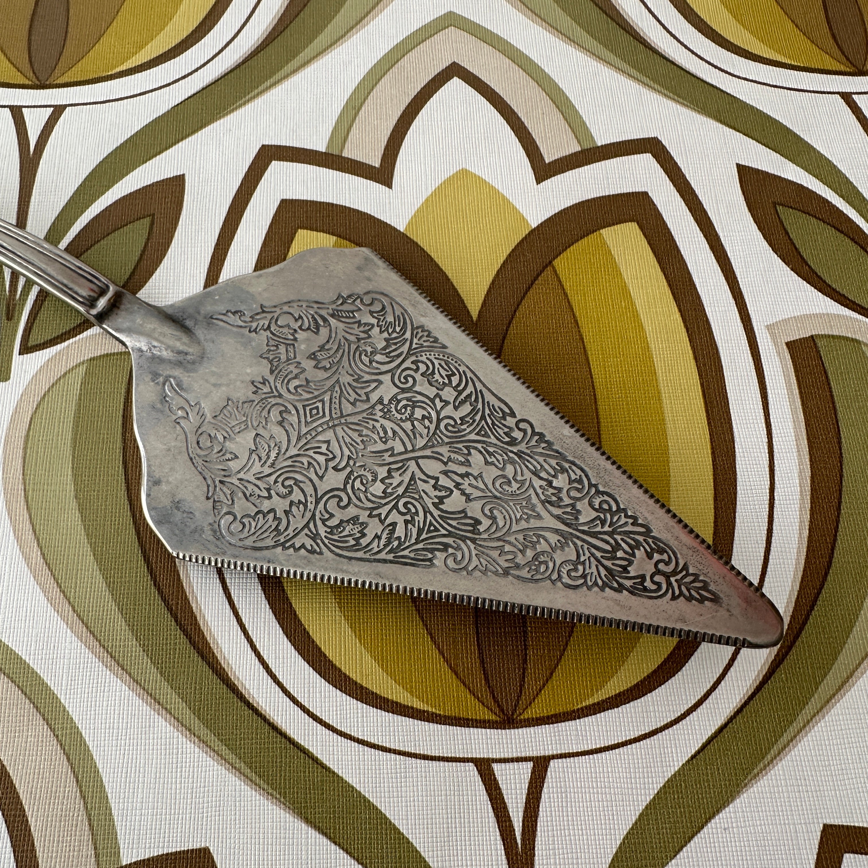 Vintage Ornate Silver Cake Server – Pink Peacock