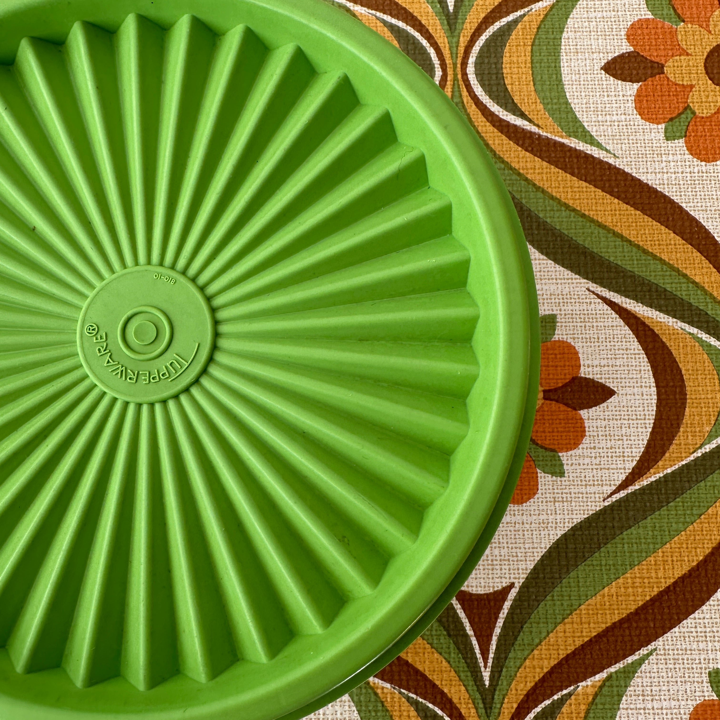 Medium TUPPERWARE Container Green RETRO – Pink Peacock