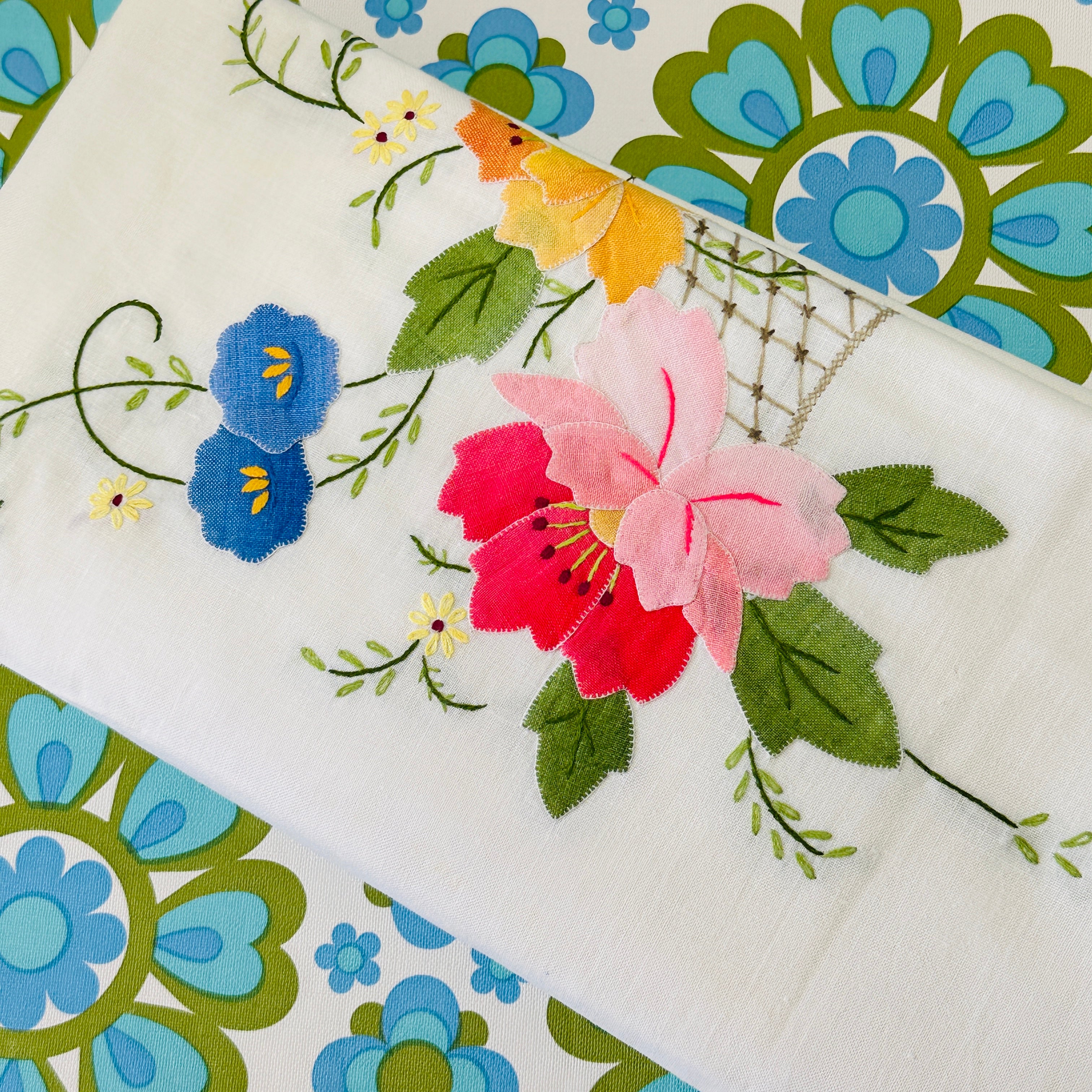 Crisp Applique Vintage Table Cloth – Pink Peacock