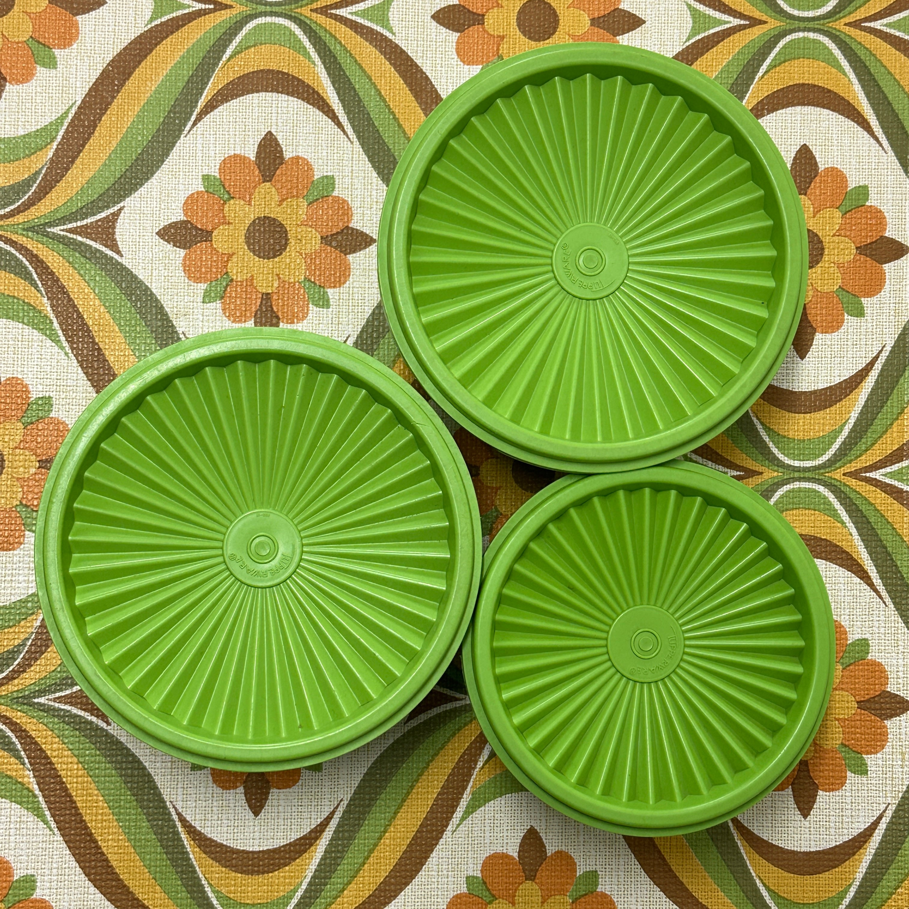Medium Retro Tupperware Bright GREEN – Pink Peacock