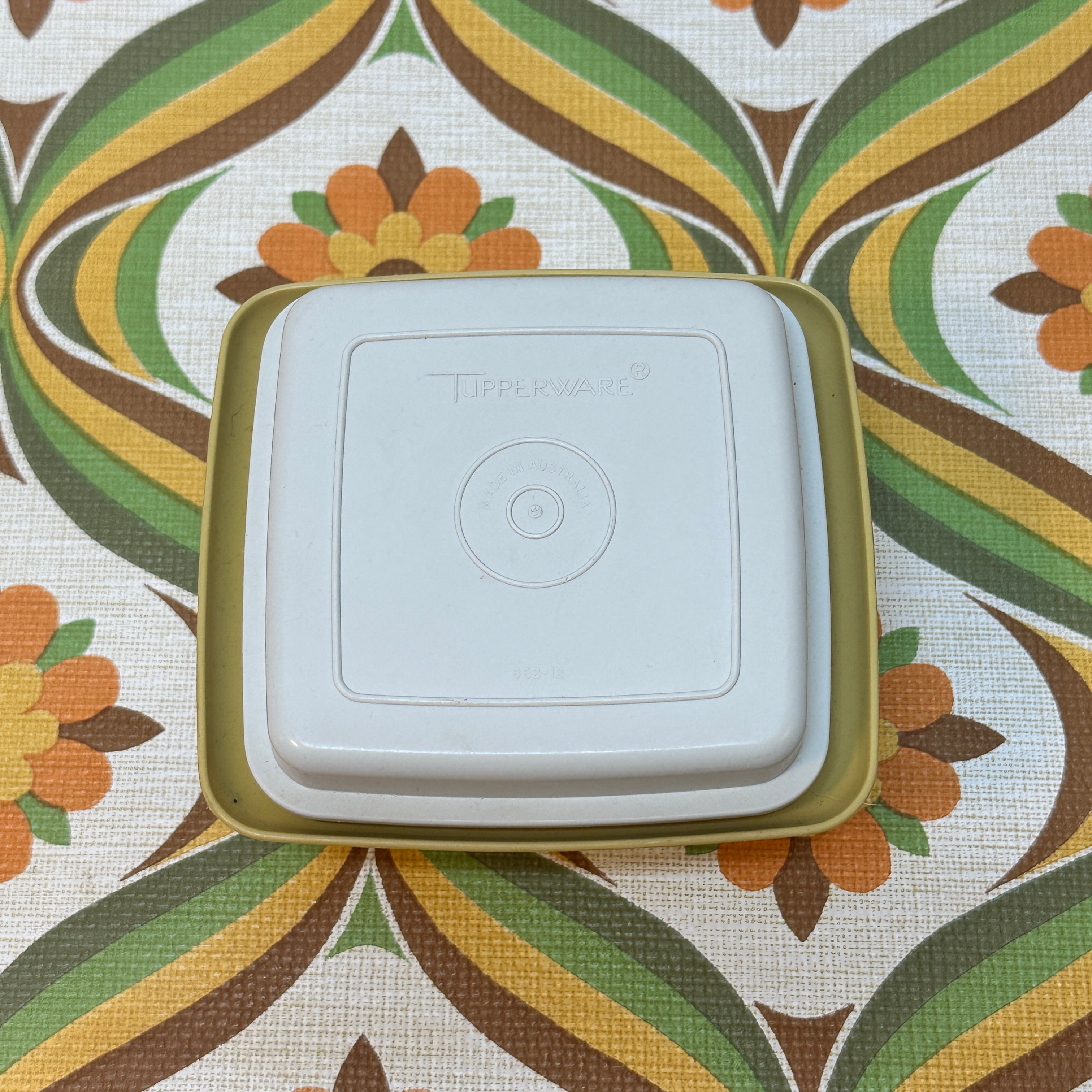 RETRO 70's TUPPERWARE Container # 2 – Pink Peacock