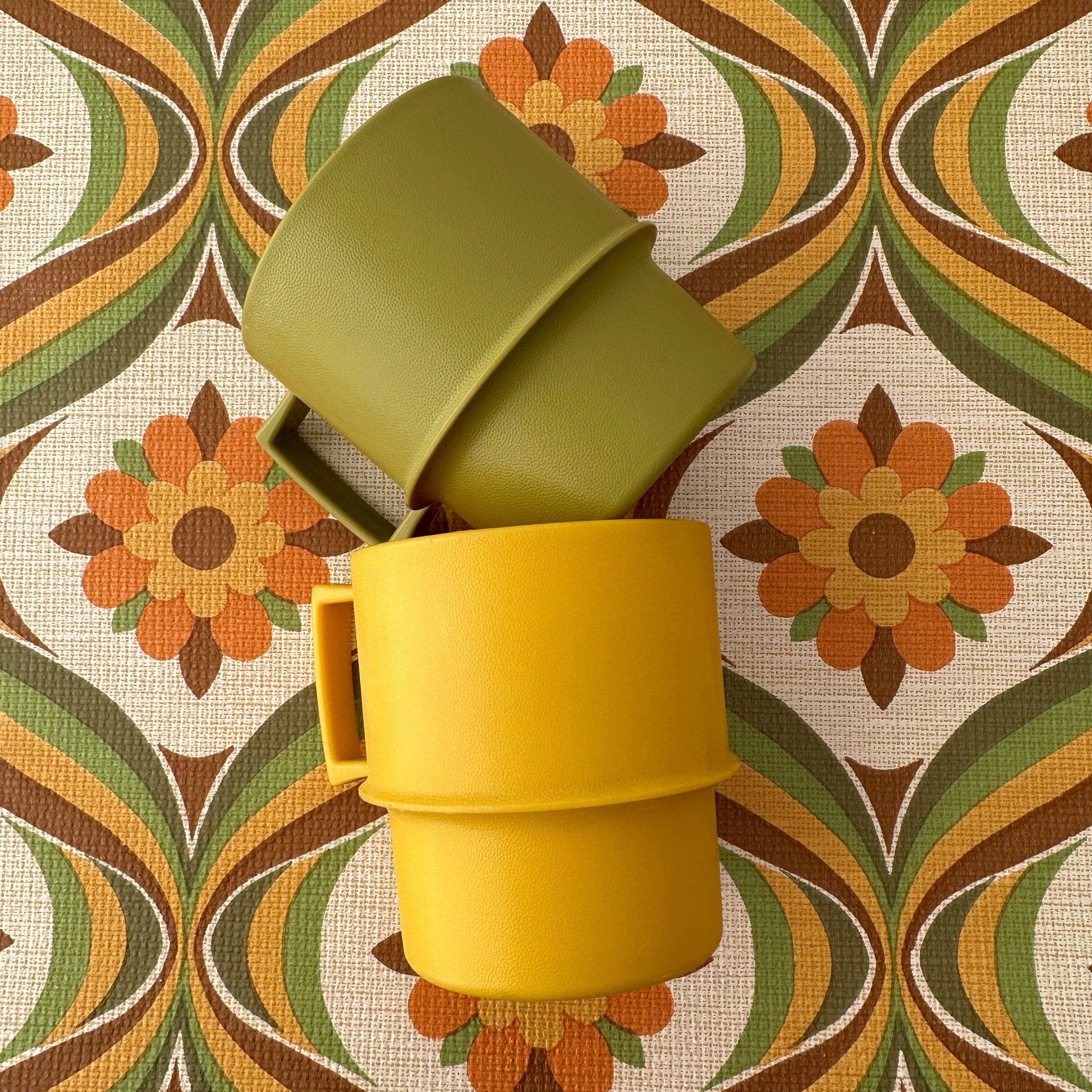 PAIR of Tupperware CUPS 70's RETRO – Pink Peacock