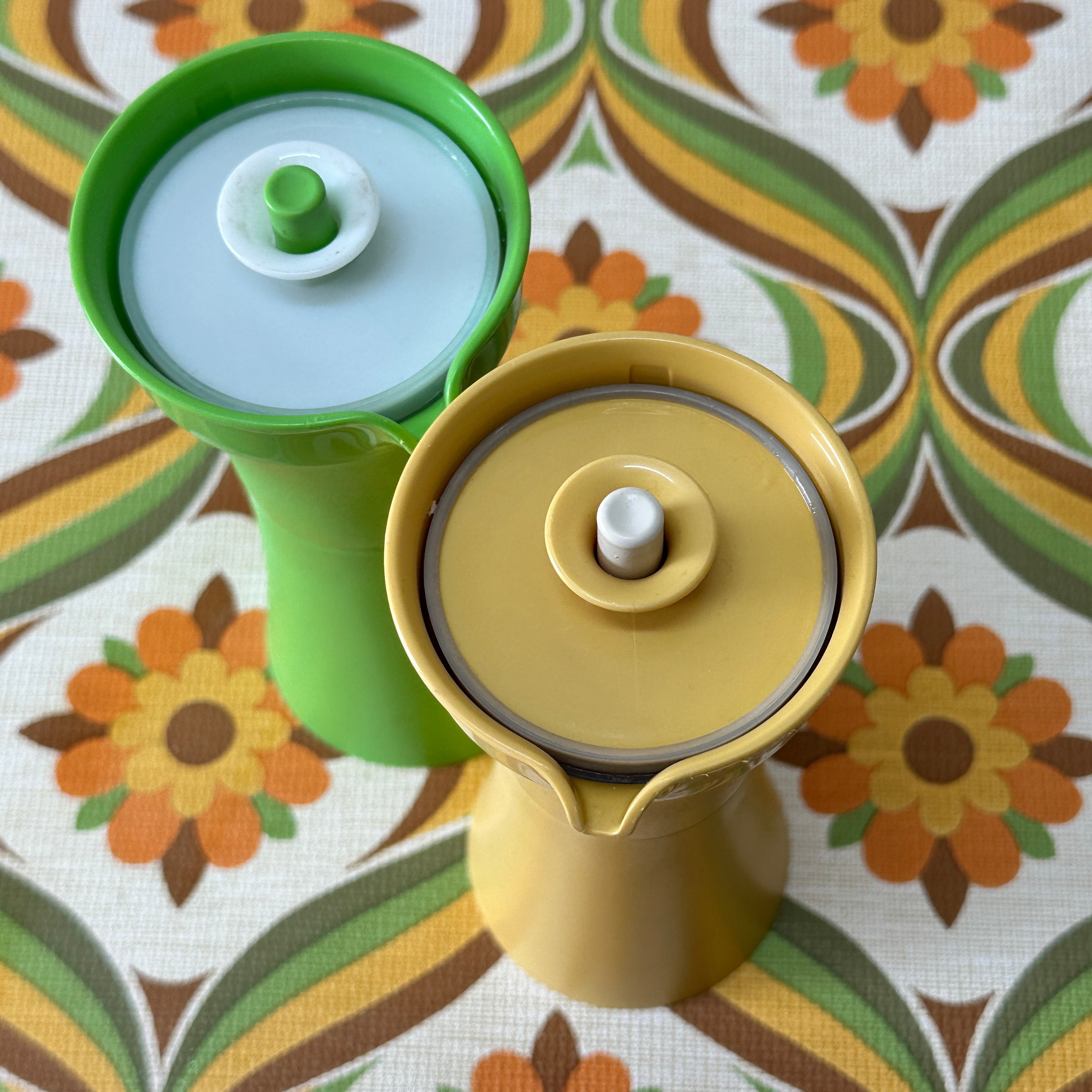 Retro TUPPERWARE Caravan Camping Picnic – Pink Peacock