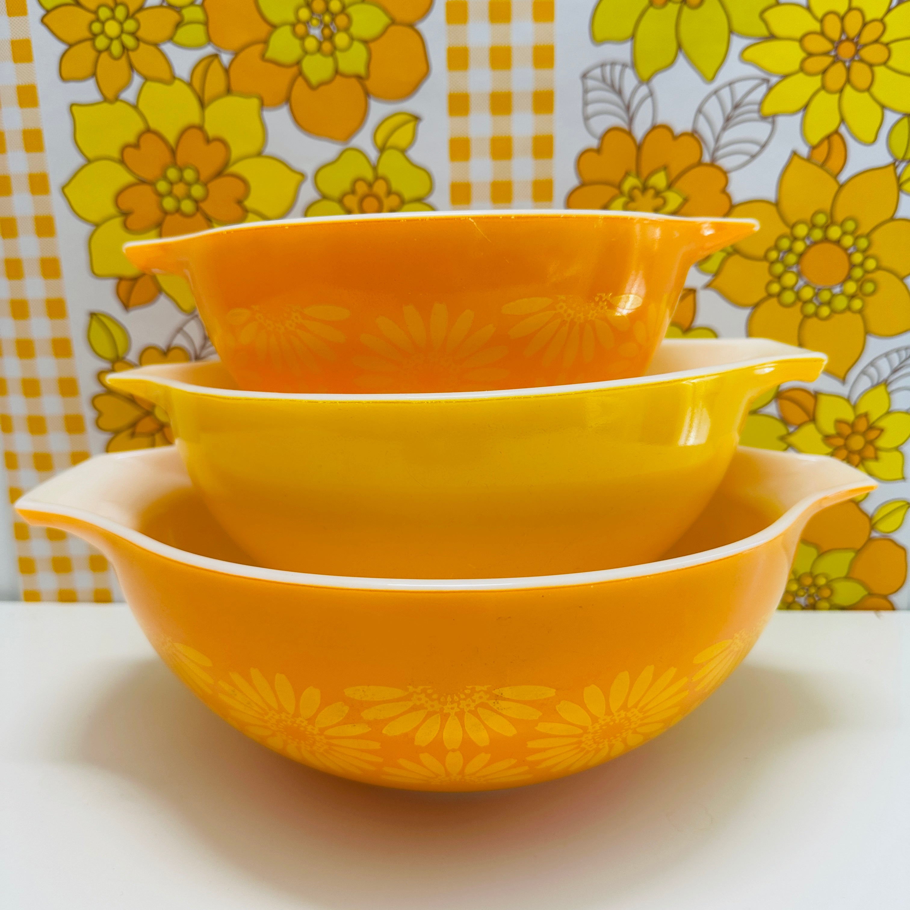 PYREX Daisy Citrus Cinderella Nesting Bowls – Pink Peacock