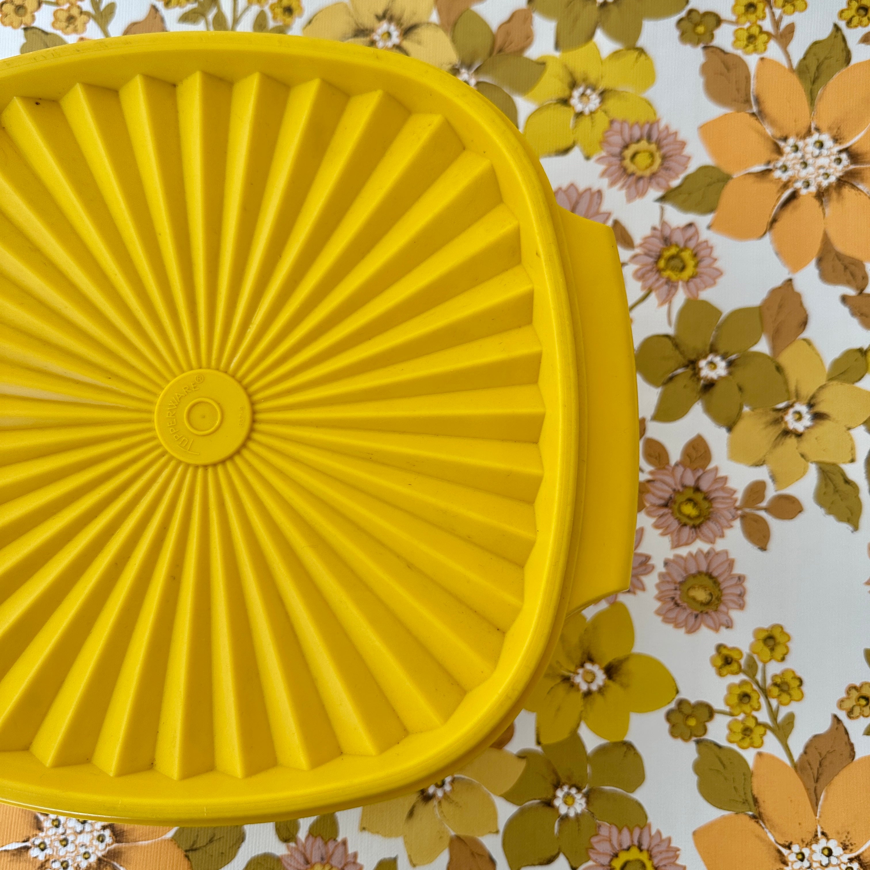Yellow RETRO Medium Tupperware Container 70's – Pink Peacock